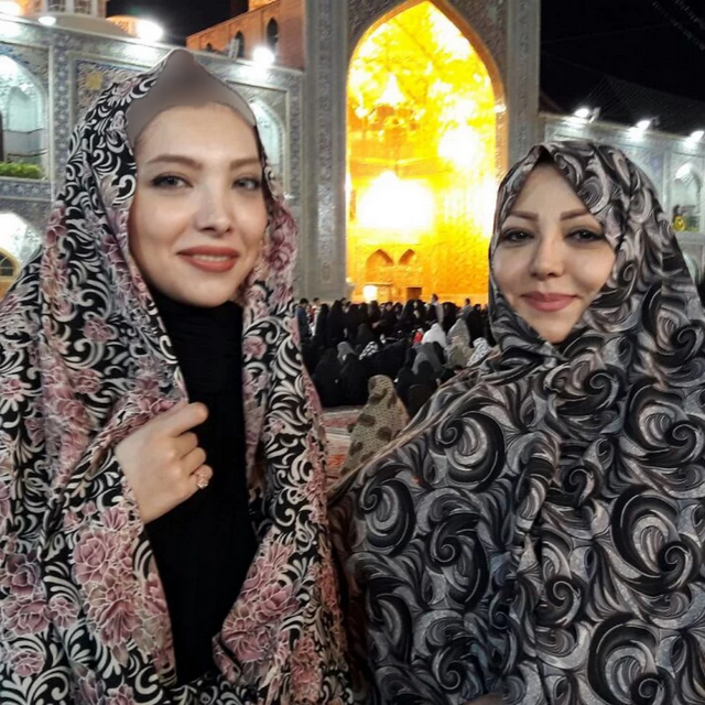 اولین عکس مادر جذاب مادر صدف اسپهبدی مادر جوانتر و زیباتر از خانم
