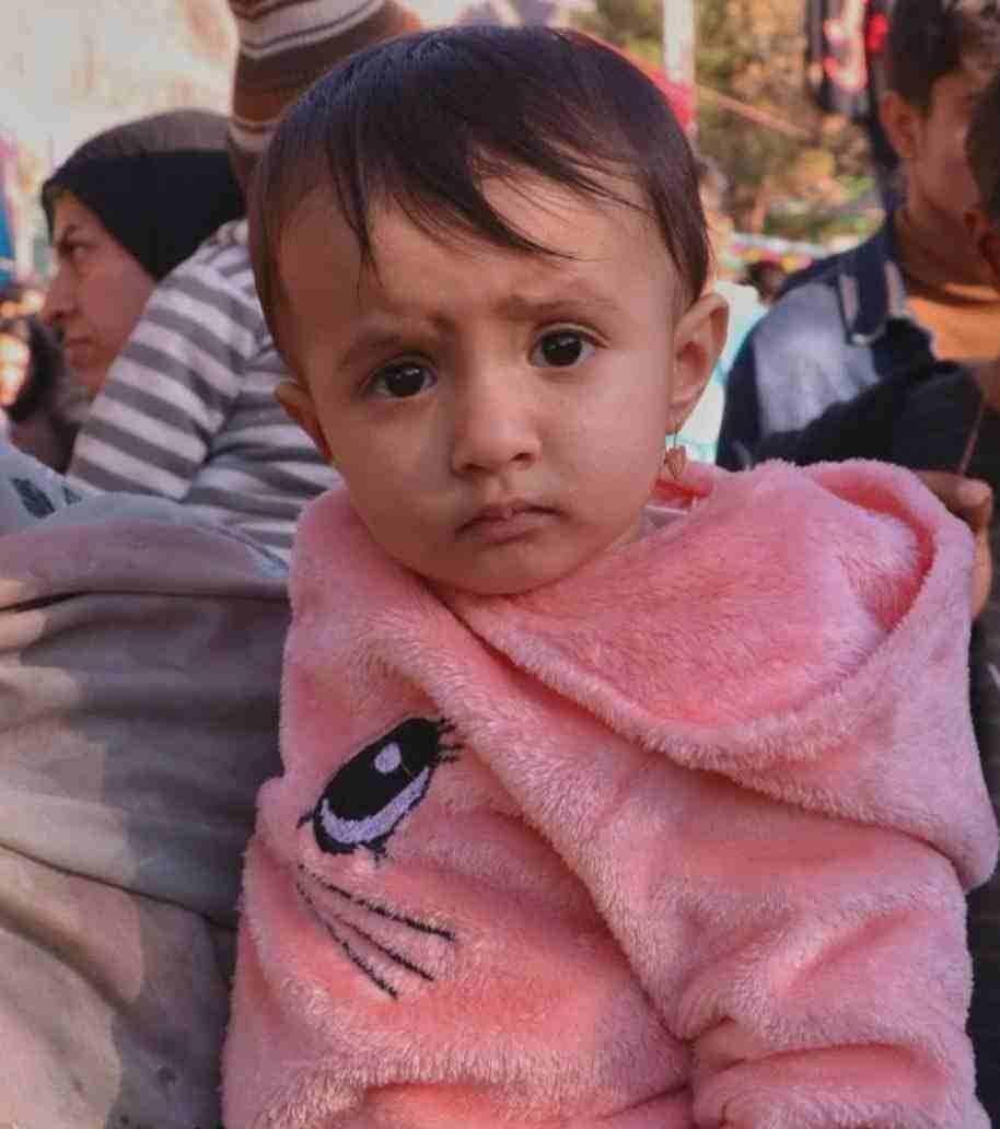عکس دخترک کاپشن صورتی با گوشواره قلبی عکس کم سن ترین شهید حادثه تروریستی کرمان