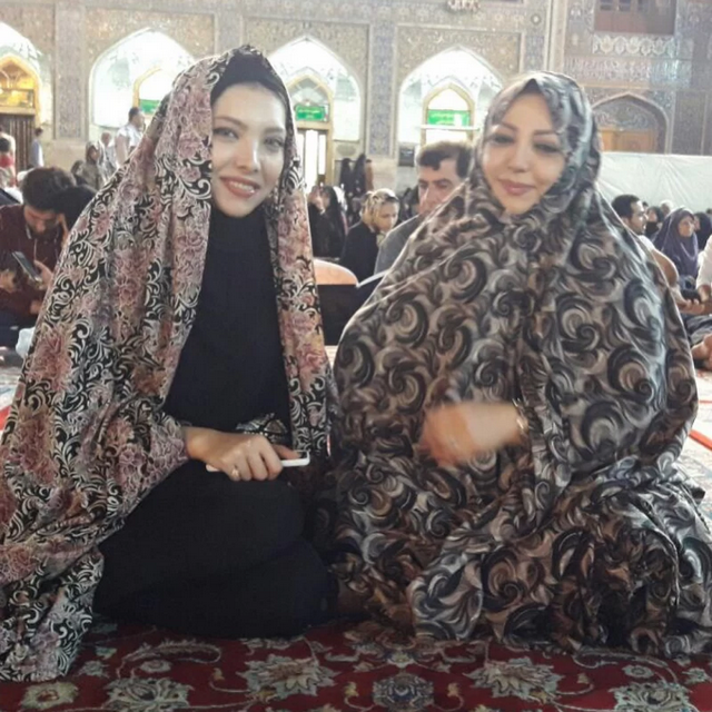 اولین عکس مادر جذاب مادر صدف اسپهبدی مادر جوانتر و زیباتر از خانم