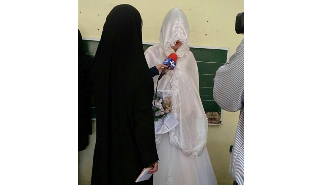 جنجال خانم معلم همدانی با لباس عروس در کلاس درس عکس های شوکه کننده